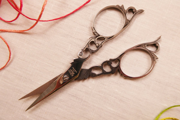 Giulietta Embroidery Scissors - Thistle Threads